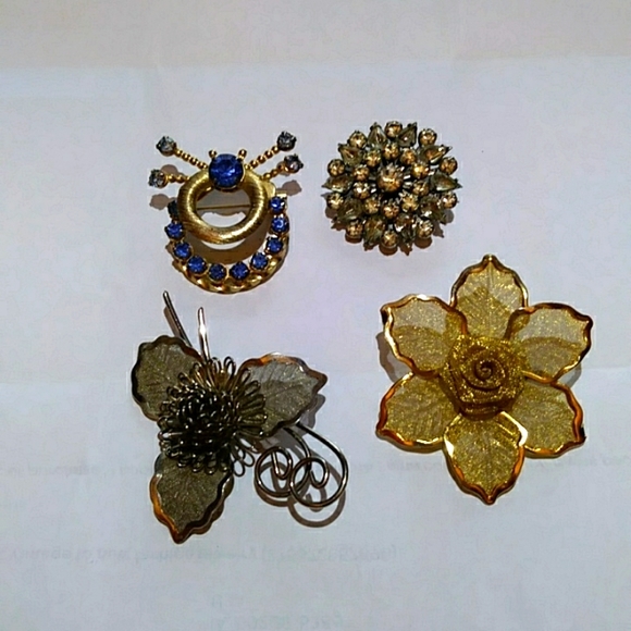 Jewelry | Vintage Set Of Brooches | Poshmark